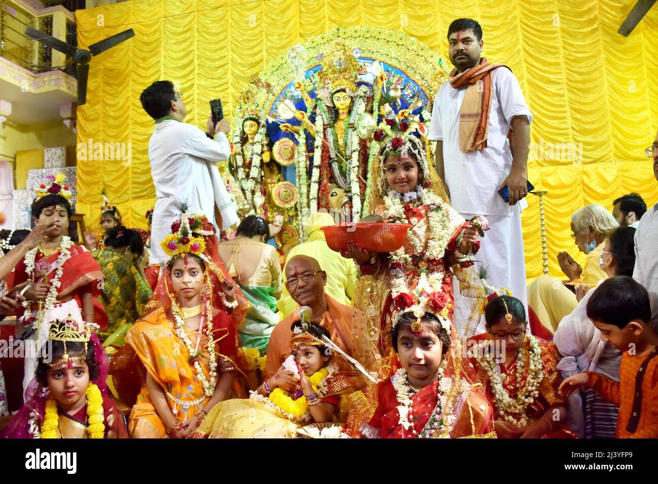 Kolkata, West Bengal, India. 10th Apr, 2022. Girls take part in the ...