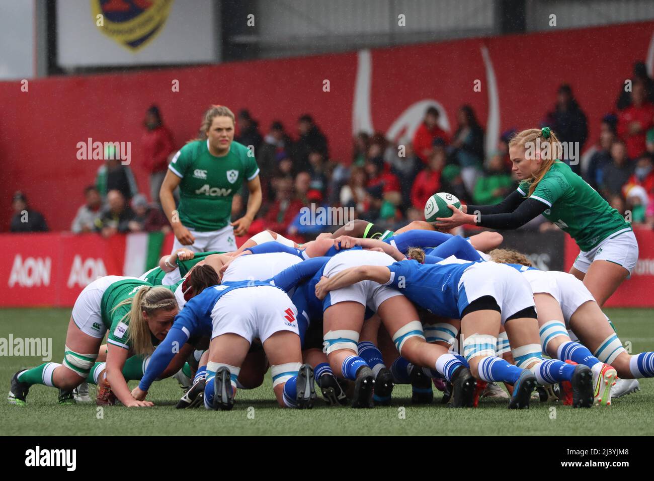 Irish women's rugby team hi-res stock photography and images - Alamy