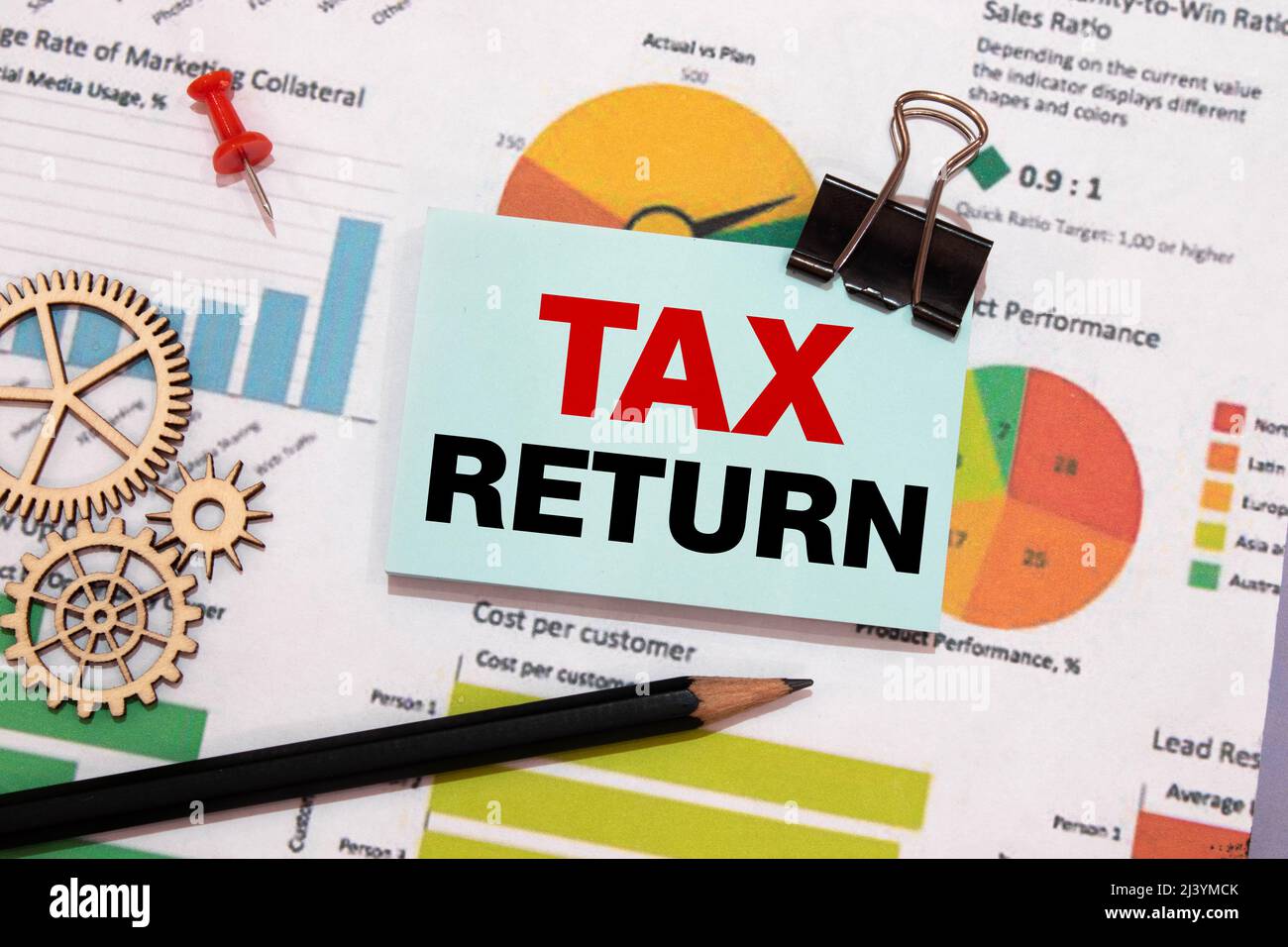 Yellow blank note and written TAX Return for reminder Stock Photo - Alamy