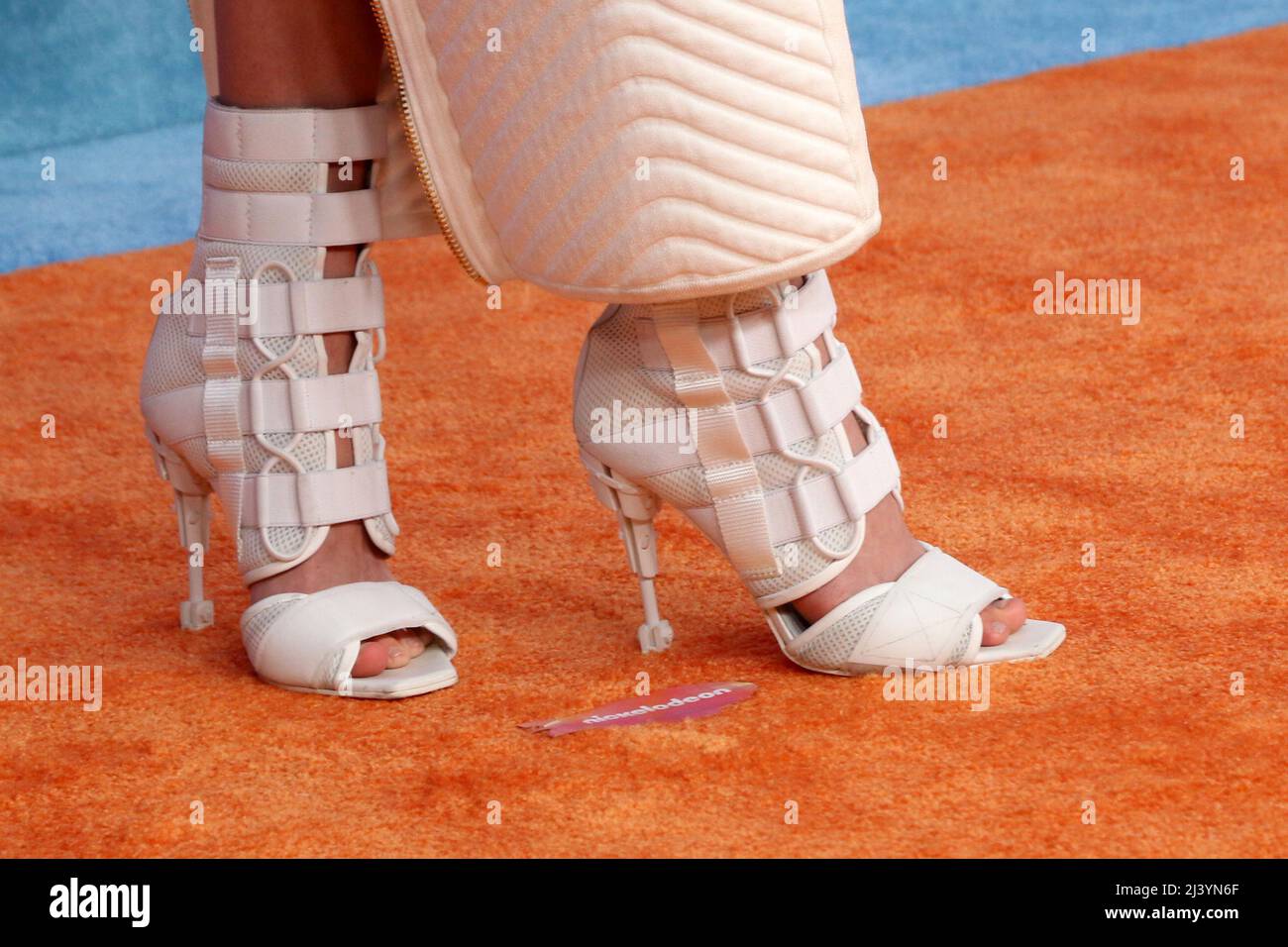 LOS ANGELES - APR 9: Dixie D'Amelio at the 2022 Kids Choice Awards at ...