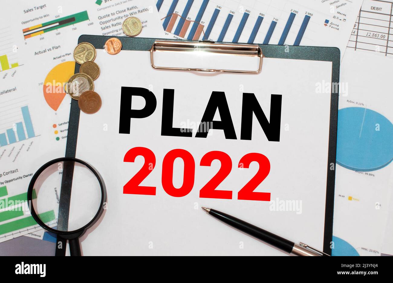 Notes with inscription Goals 2022. Planning, plans and tasks. New ...