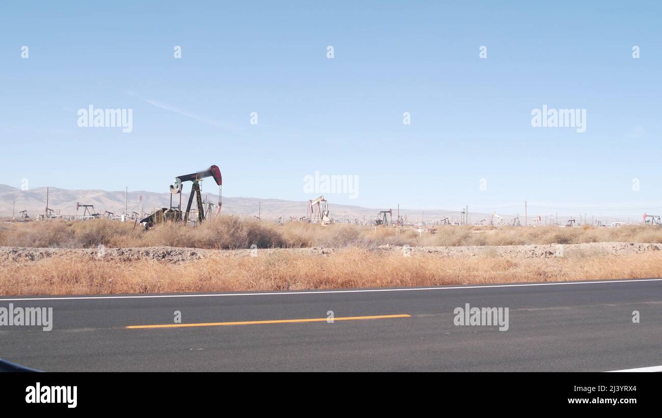 Drilling rigs bakersfield hi-res stock photography and images - Alamy