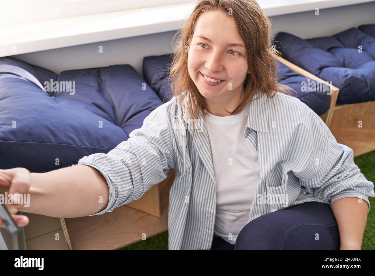 Young woman doing self portrait indoors. Home vacation portrait ...