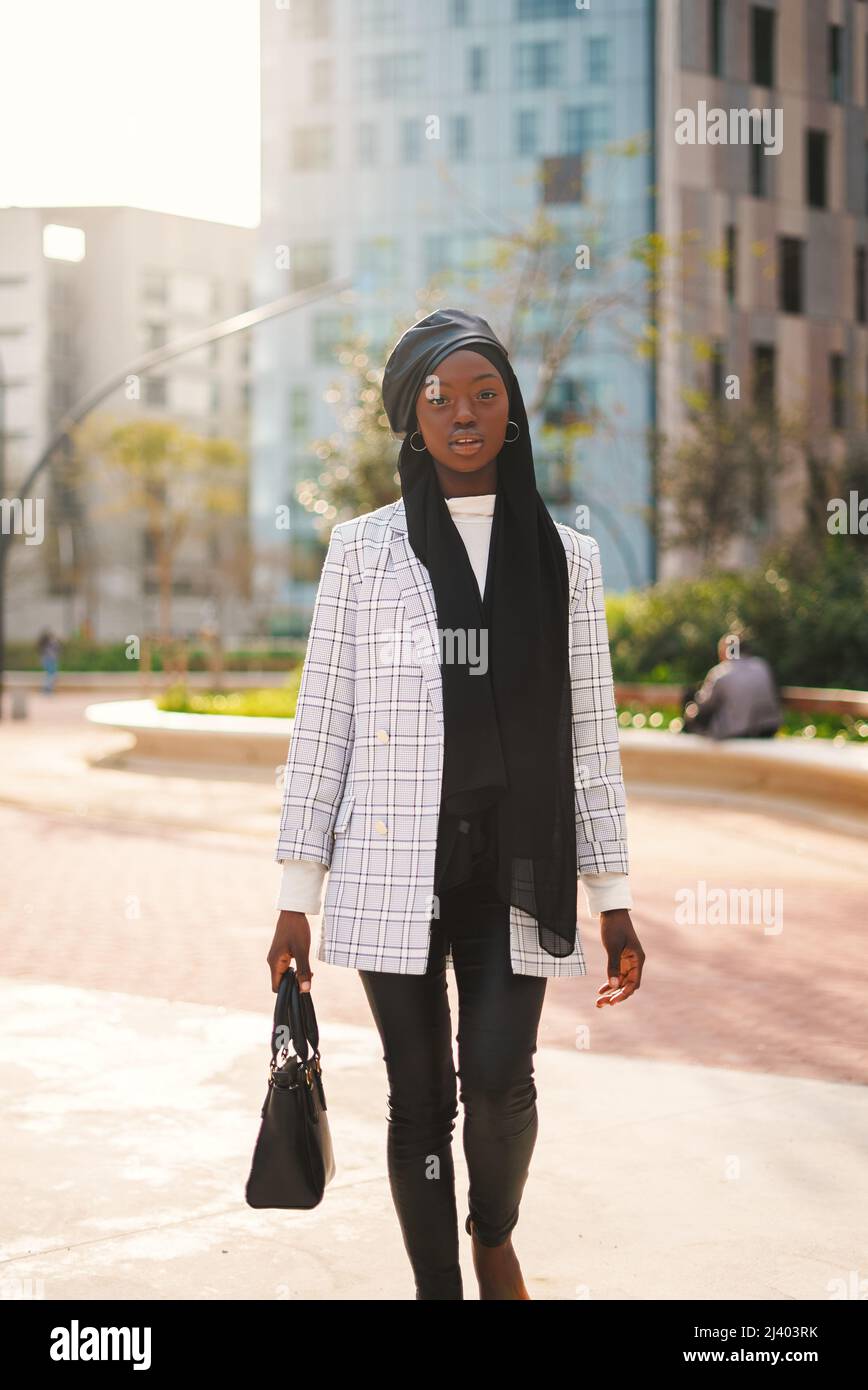 Hijab and beret hi-res stock photography and images - Alamy