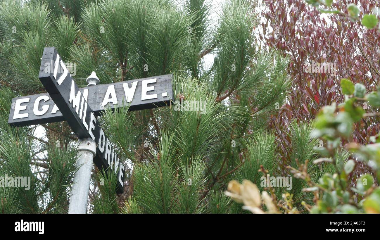 Scenic 17-mile drive wooden road sign, Monterey peninsula, Big Sur ...