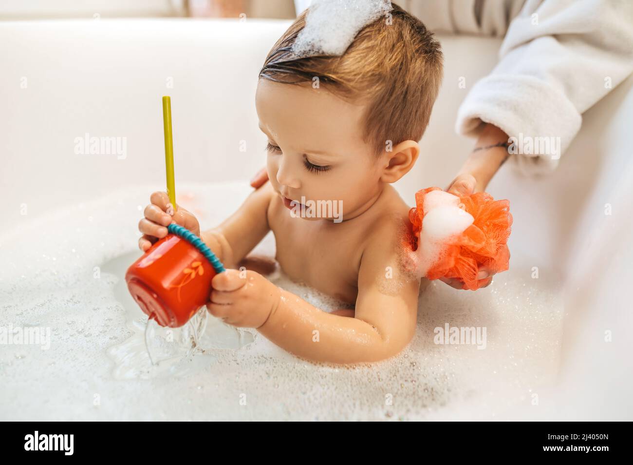 Lathering hi-res stock photography and images - Alamy