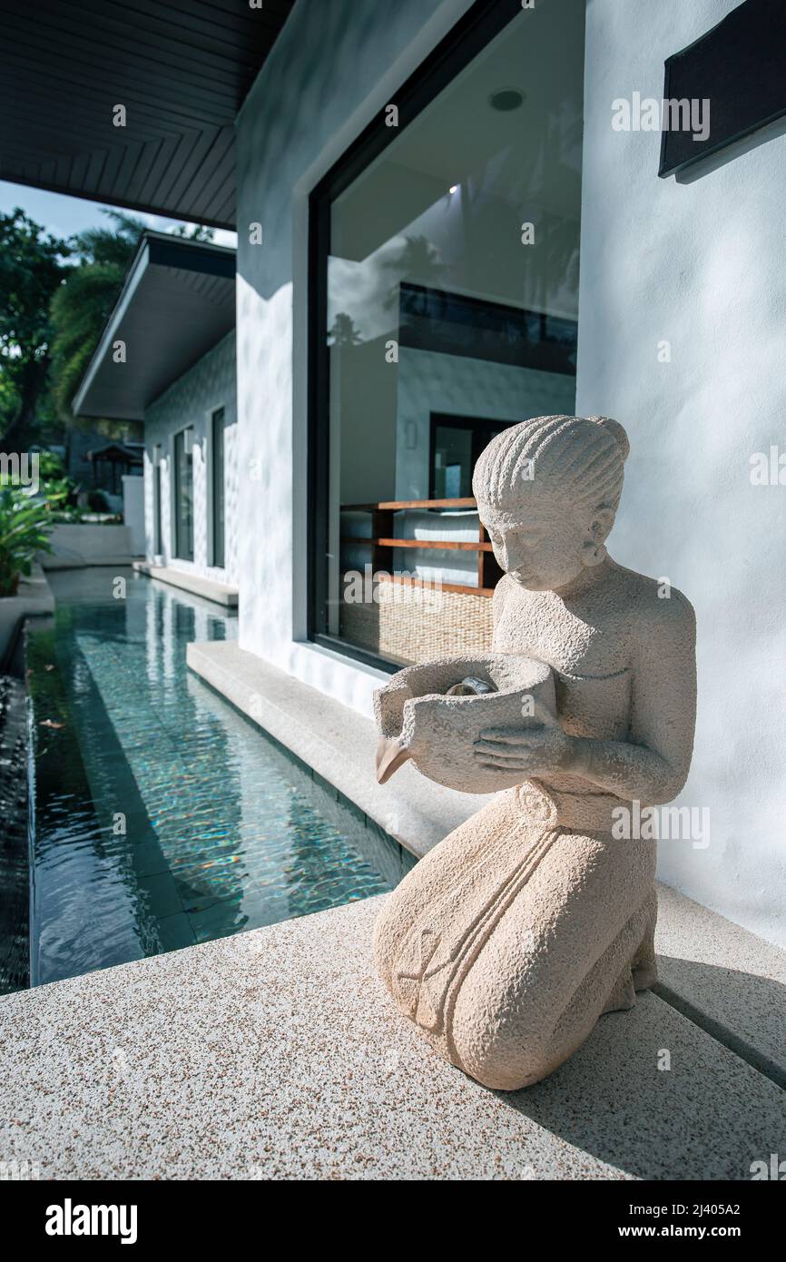 Hotel spa sculpture hi-res stock photography and images - Alamy