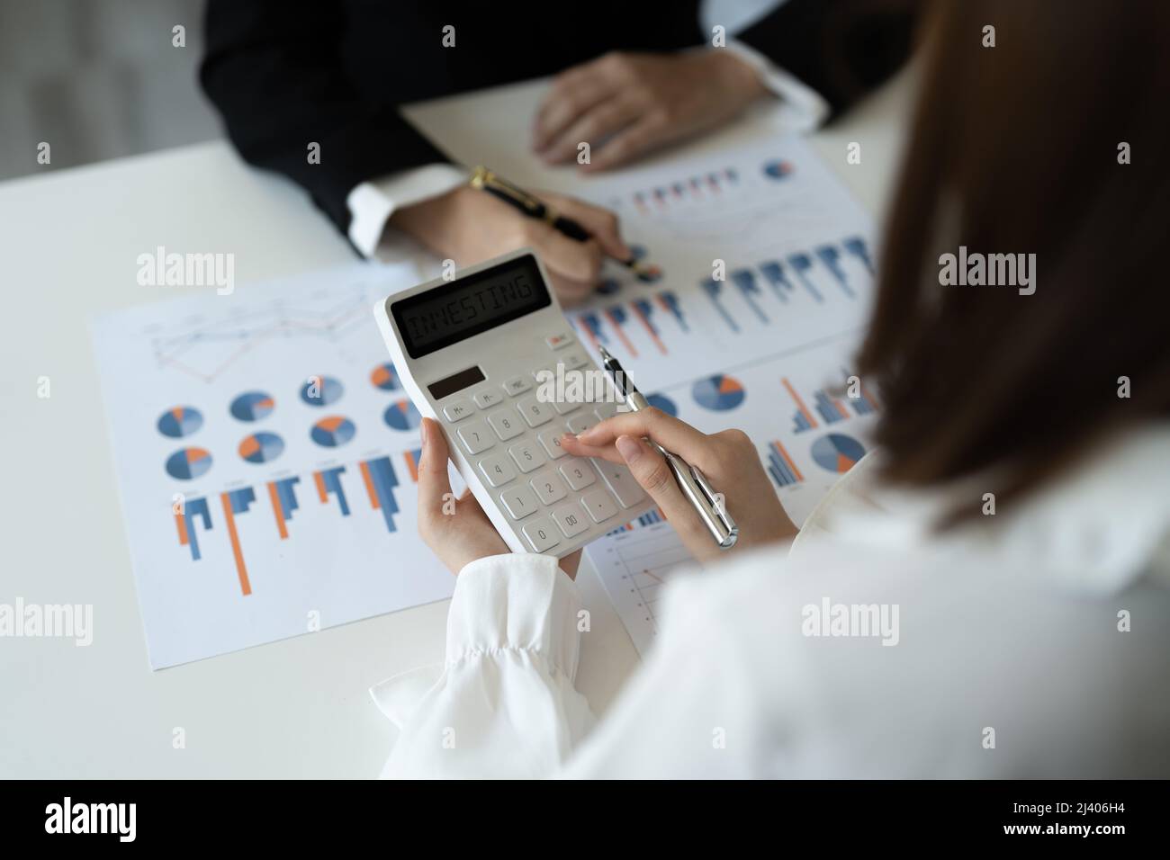 Business People Meeting to analyse and discuss and brainstorming the ...