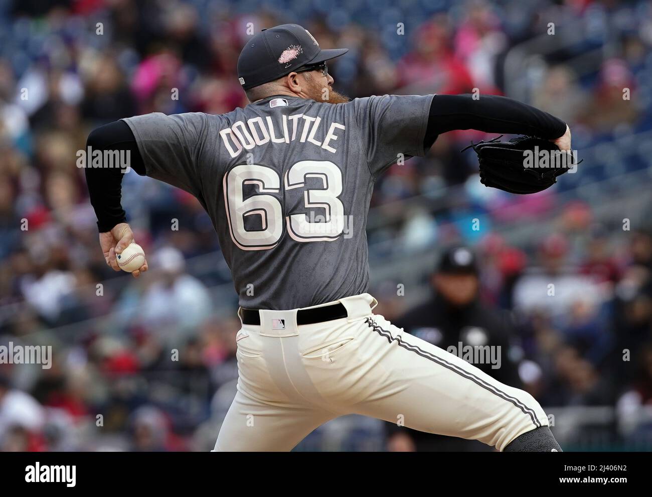 WASHINGTON, DC - APRIL 10: Washington Nationals relief pitcher Sean ...