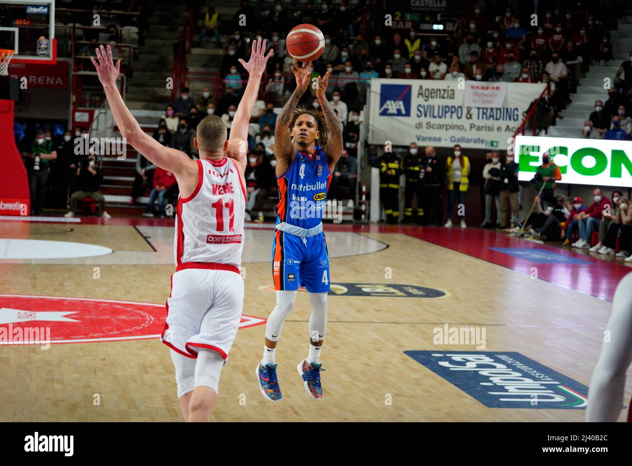 Varese, Italy. 10th Apr, 2022. Russel shoot during Openjobmetis Varese ...