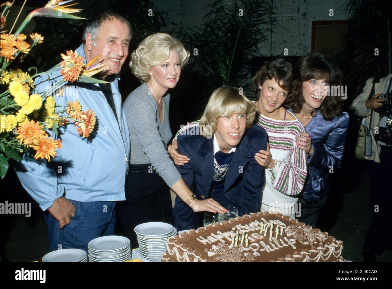 Vic Tayback, Diane Ladd, Philip McKeon, Linda Lavin and Beth Howland ...