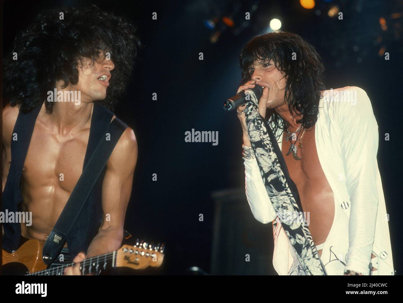 Joe perry and steven tyler 1990 hi-res stock photography and images - Alamy