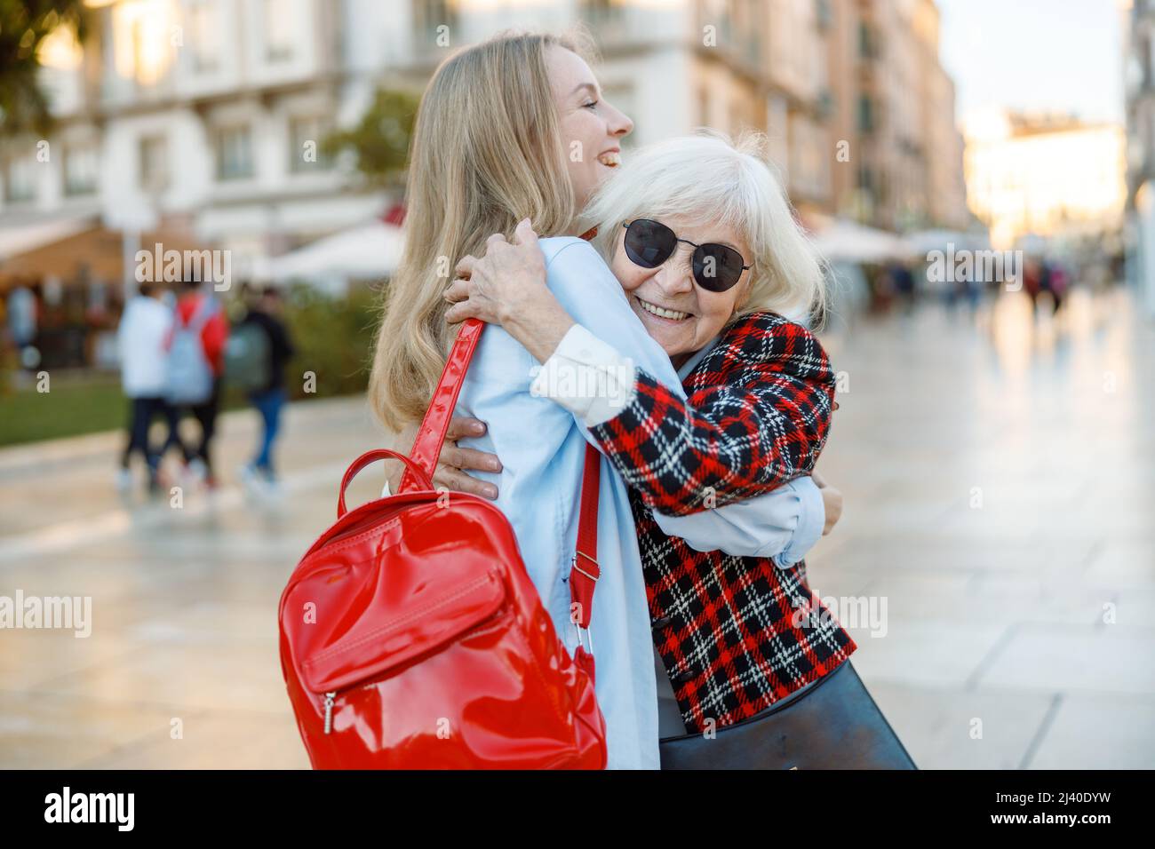 Senior urban hi-res stock photography and images - Alamy