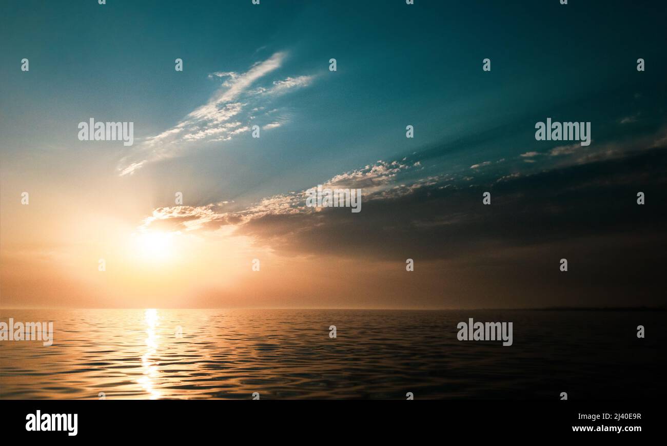 Seascape marine sunset cloudy sky hi-res stock photography and images ...