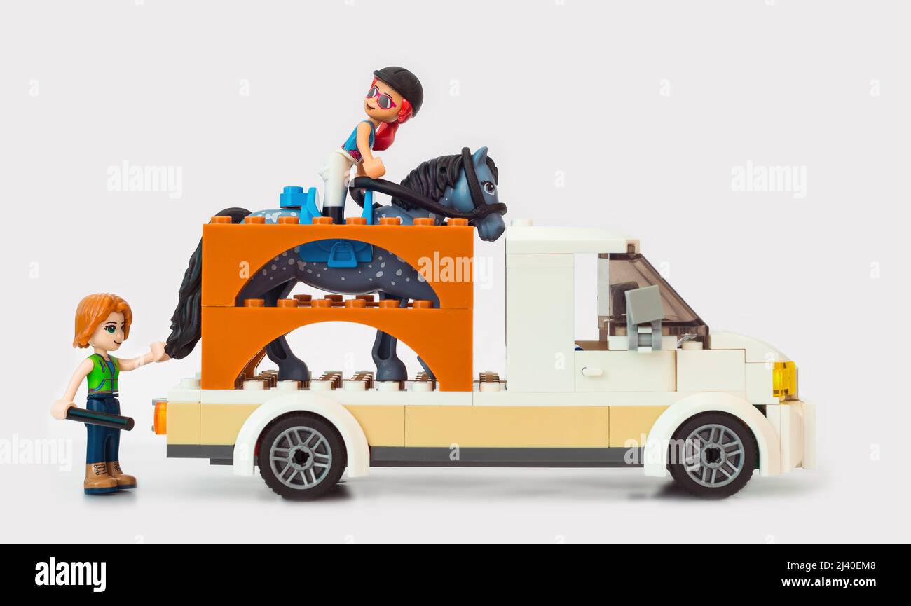 2021: Lego constructor Friends serie, the horse transport vehicle Stock ...