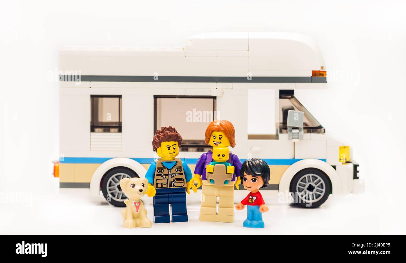 Lego constructor, City serie. Family near the camper caravan autohouse ...
