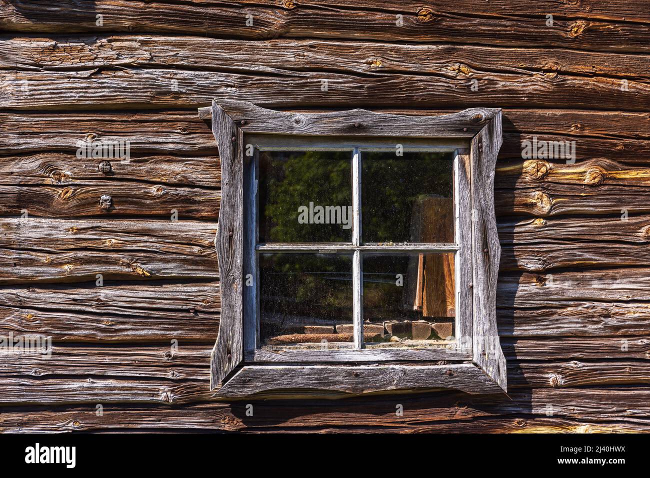 Wall timbered cottage window hi-res stock photography and images - Alamy