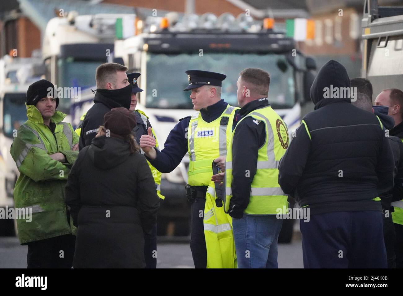 Garda talk to hauliers and truckers on Dublin's east link toll bridge ...