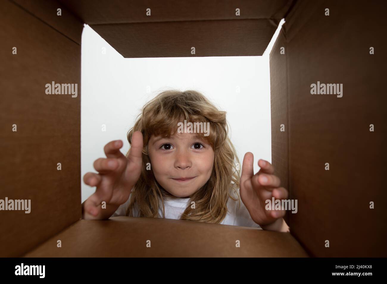Surprised children opening gift box hi-res stock photography and images ...