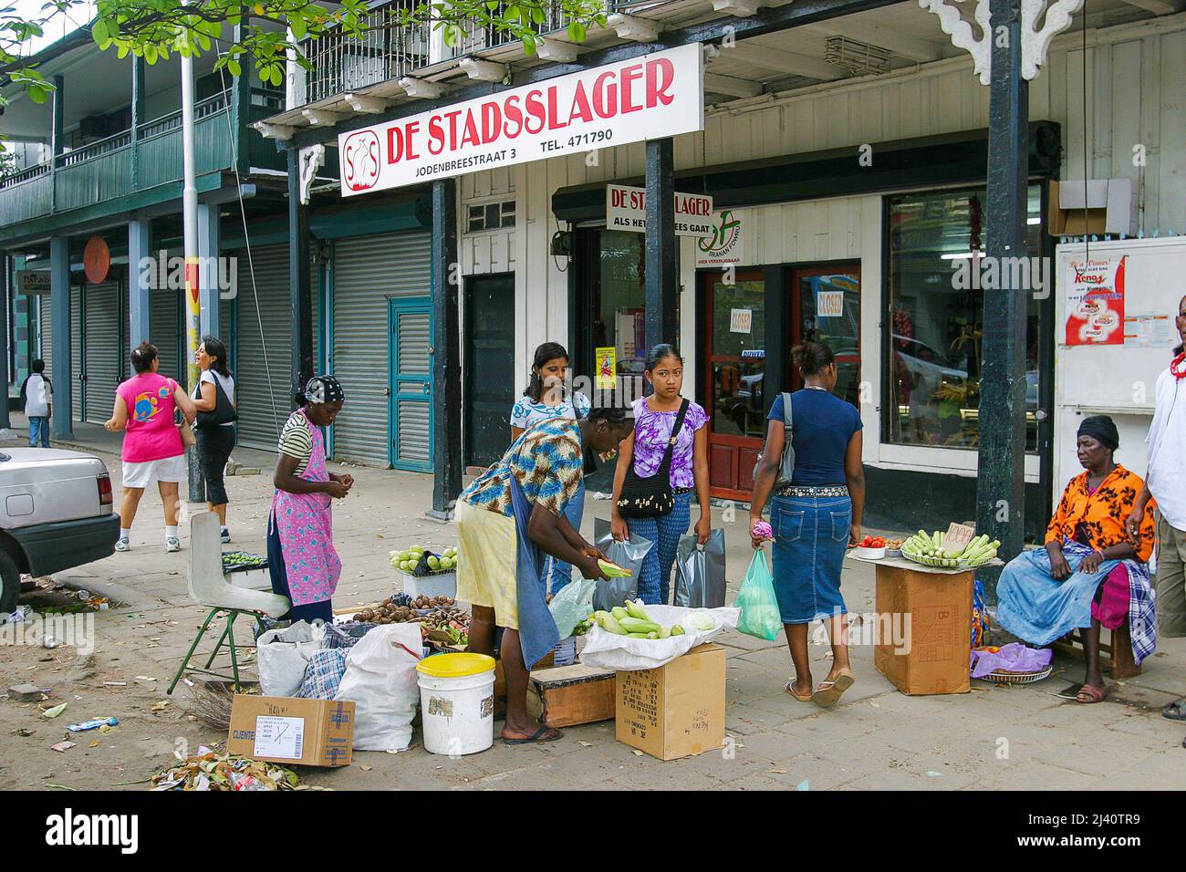 Women in suriname hi-res stock photography and images - Alamy