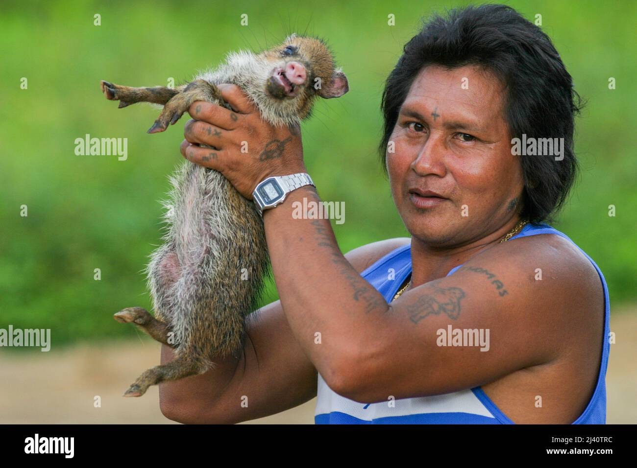 Surinam, man from the Trio indian tribe living in the village Tepu ...