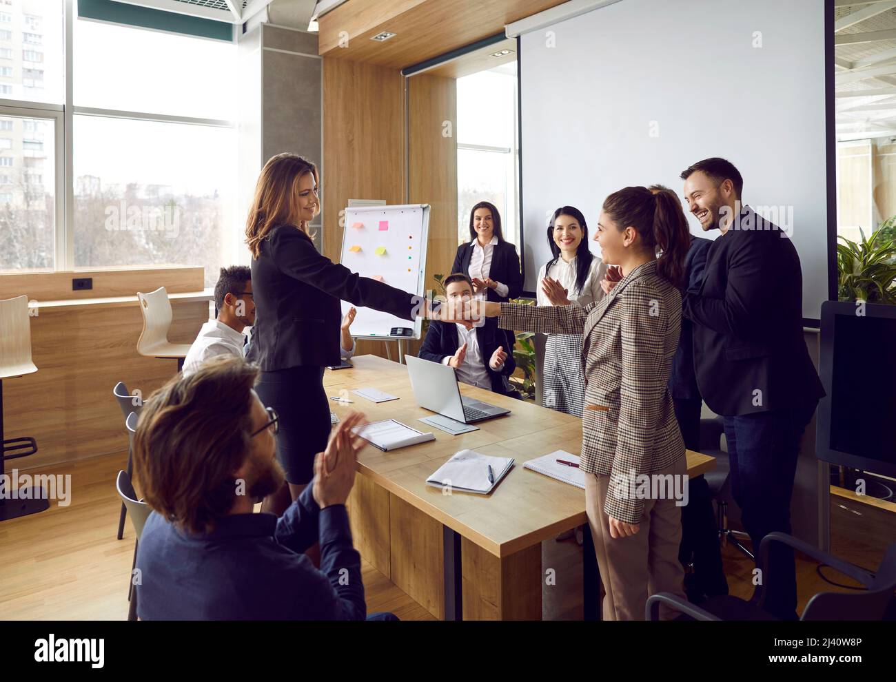 Business teams in meeting shake hi-res stock photography and images - Alamy