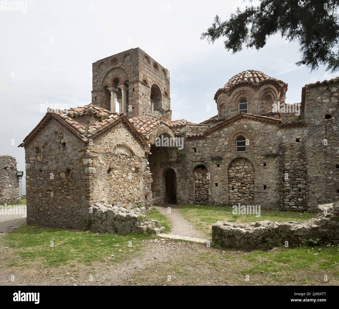 Vue sur l’eglise Sainte Sophie a Mistra, Construite sous Manuel ...
