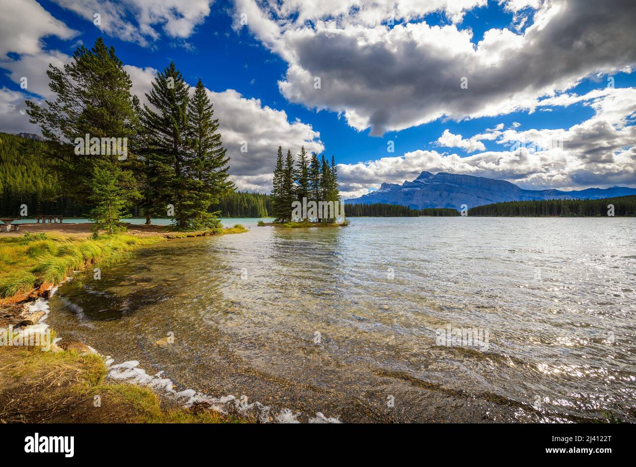 Two jack lake in Banff National Park with Mt. Rundle in the background ...