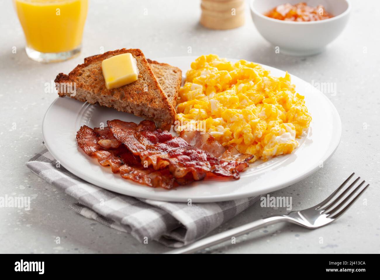 traditional scrambled egg breakfast with bacon and toast Stock Photo - Alamy