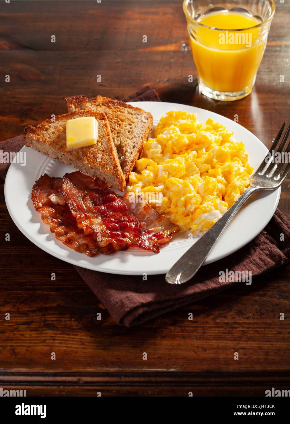 traditional scrambled egg breakfast with bacon and toast Stock Photo - Alamy