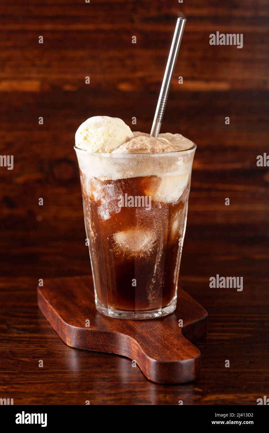 american ice cream float with soft drink Stock Photo - Alamy
