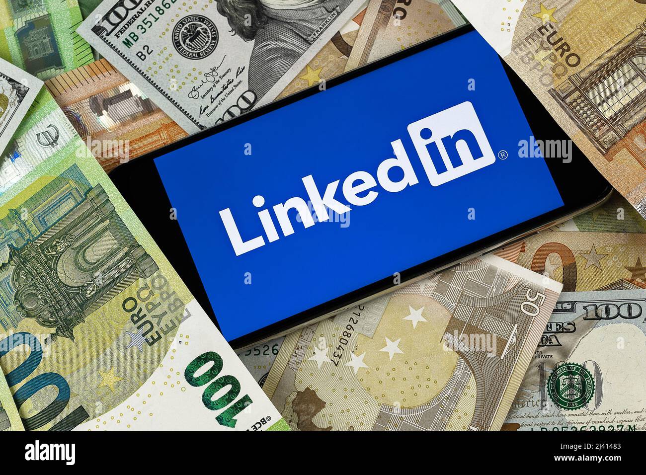 Linkedin logo white hi-res stock photography and images - Alamy