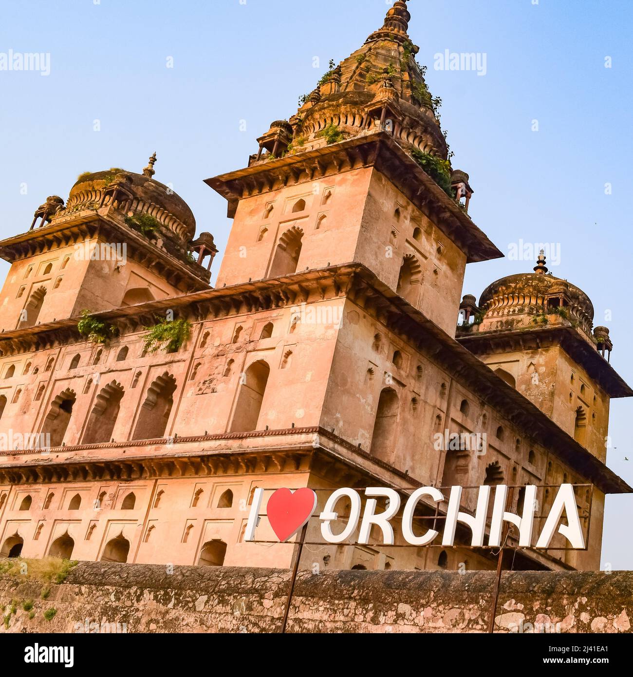 Morning View of Royal Cenotaphs (Chhatris) of Orchha, Madhya Pradesh ...