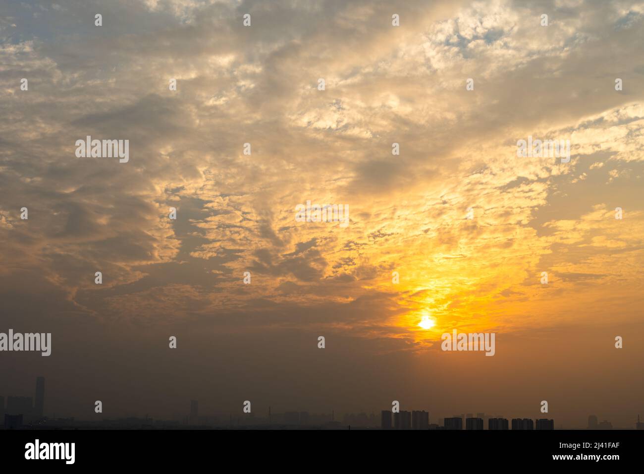 Hazing sky hi-res stock photography and images - Alamy