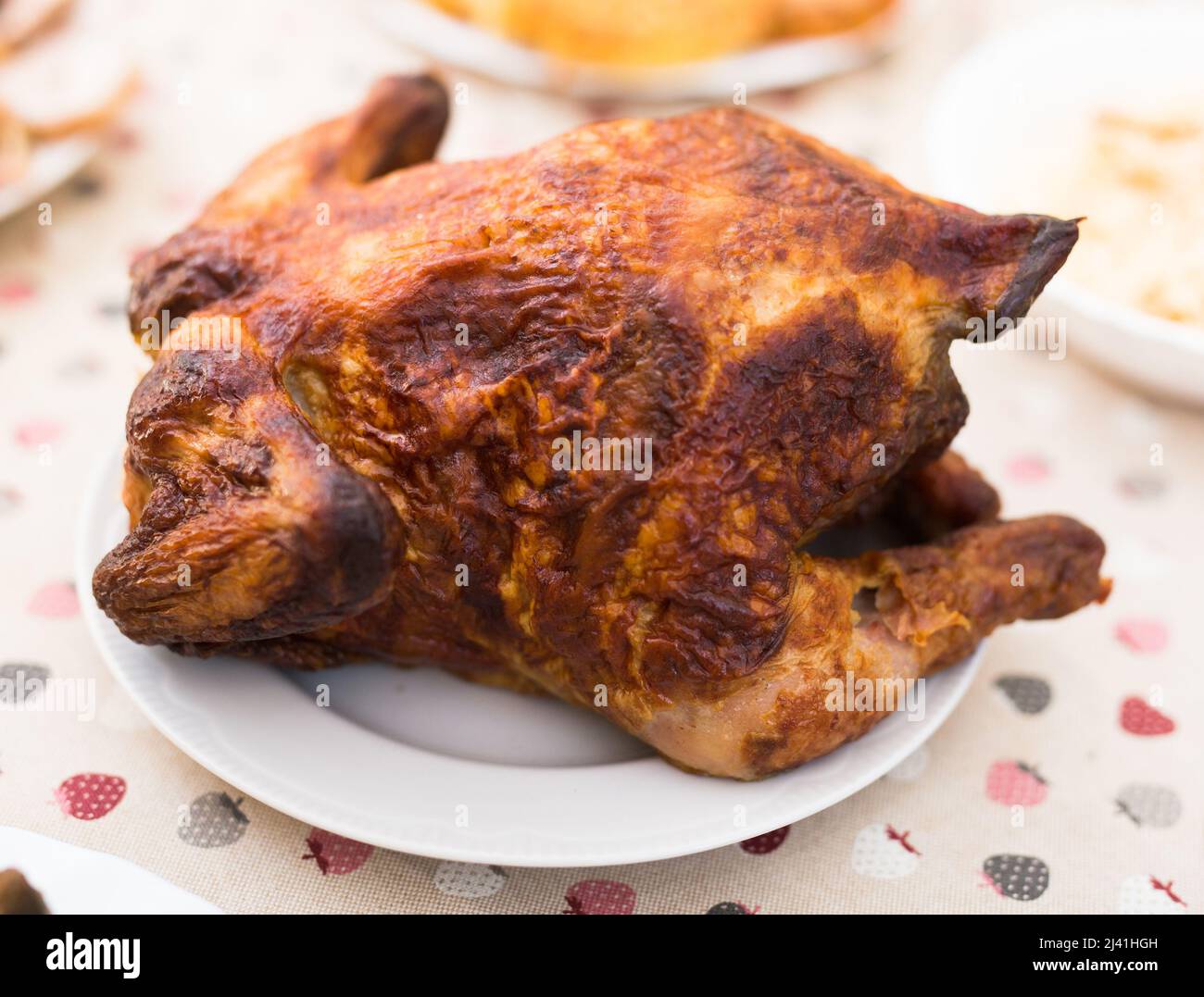 whole roasted chicken on a plate Stock Photo - Alamy