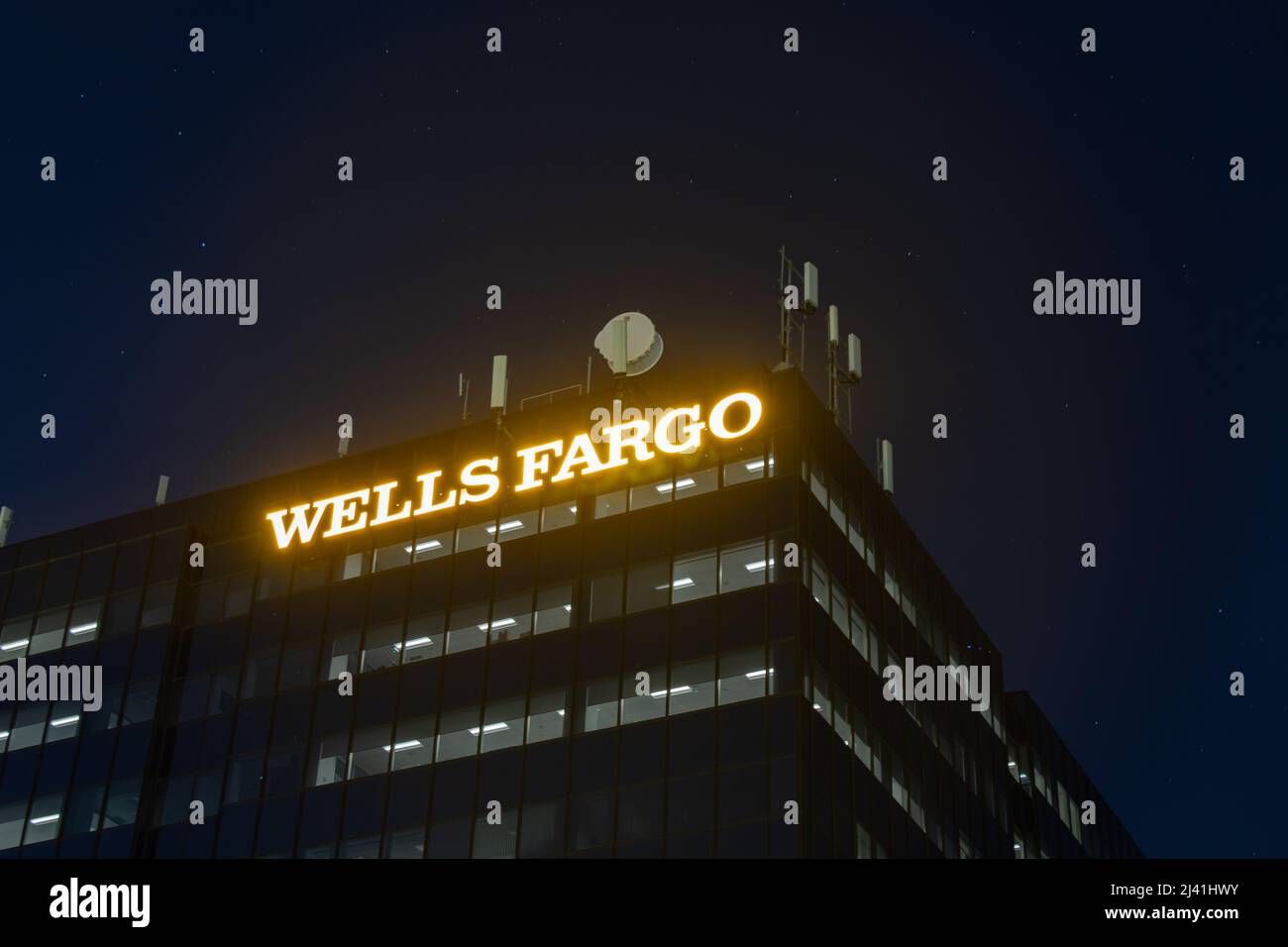 Wells fargo logo hi-res stock photography and images - Alamy