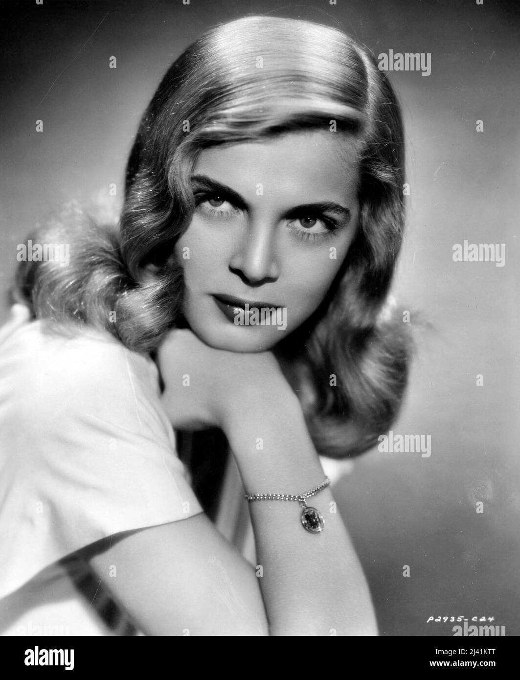LIZABETH SCOTT in YOU CAME ALONG (1945), directed by JOHN FARROW. Credit: PARAMOUNT PICTURES ...