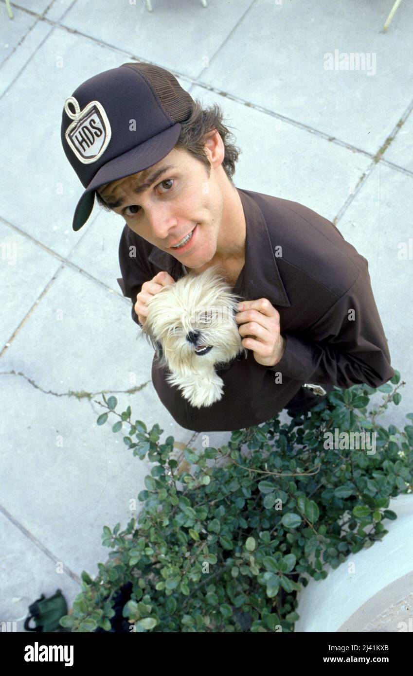 JIM CARREY in ACE VENTURA: PET DETECTIVE (1994), directed by TOM ...