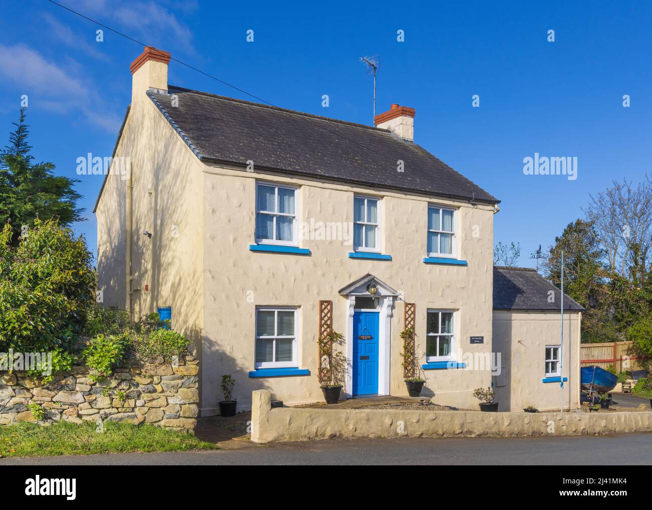 Traditional welsh cottage hi-res stock photography and images - Alamy