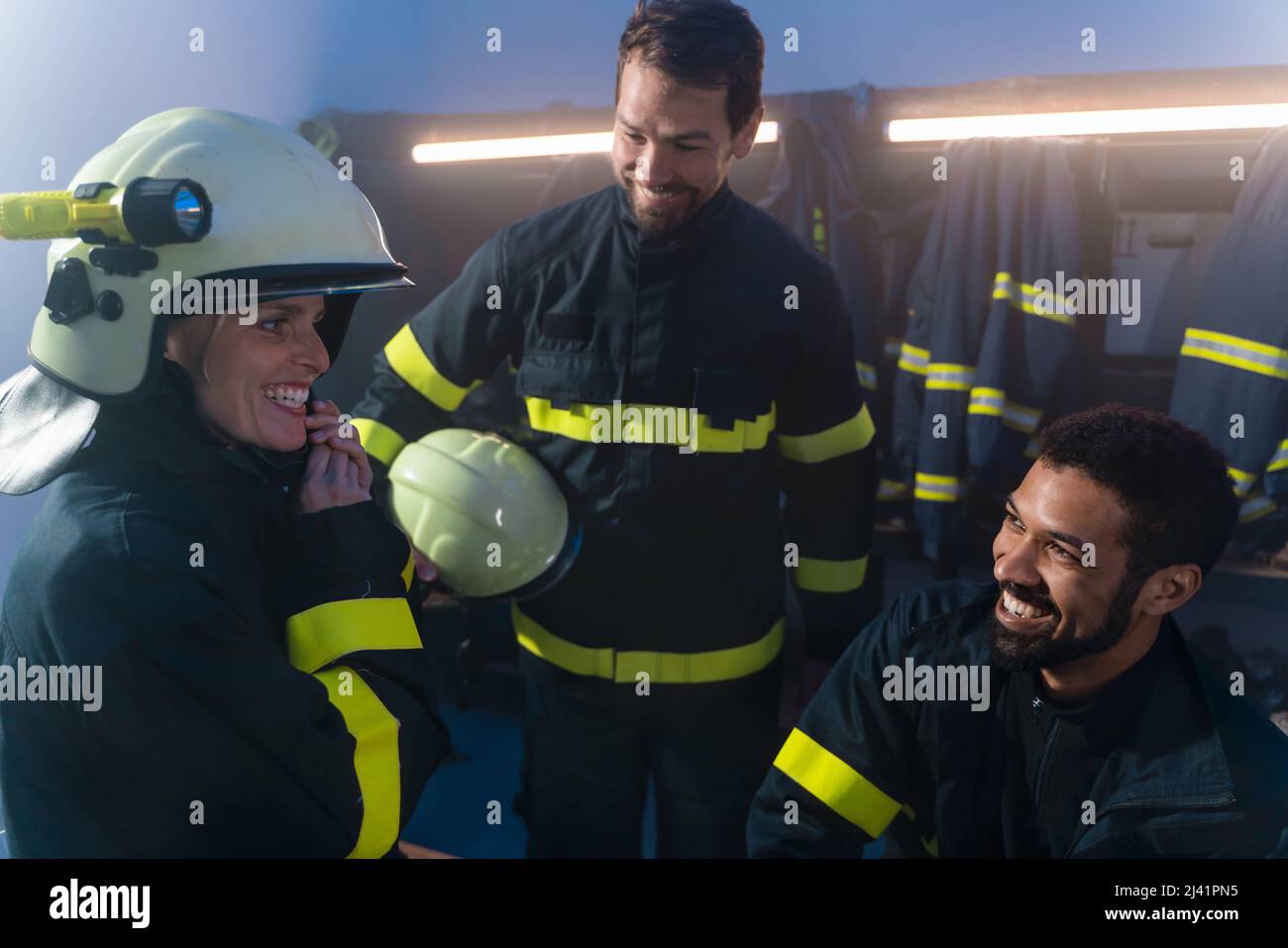 Female firefighters talking hi-res stock photography and images - Alamy