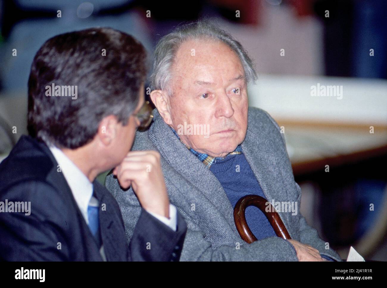 Erich Mielke, ehemaliger DDR Minister für Staatssicherheit, mit seinem ...