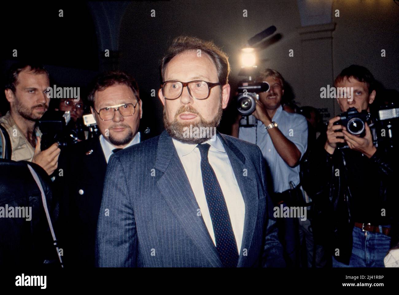 Gerd Heidemann, deutscher Reporter, und Presseleute am letzten Tag des ...