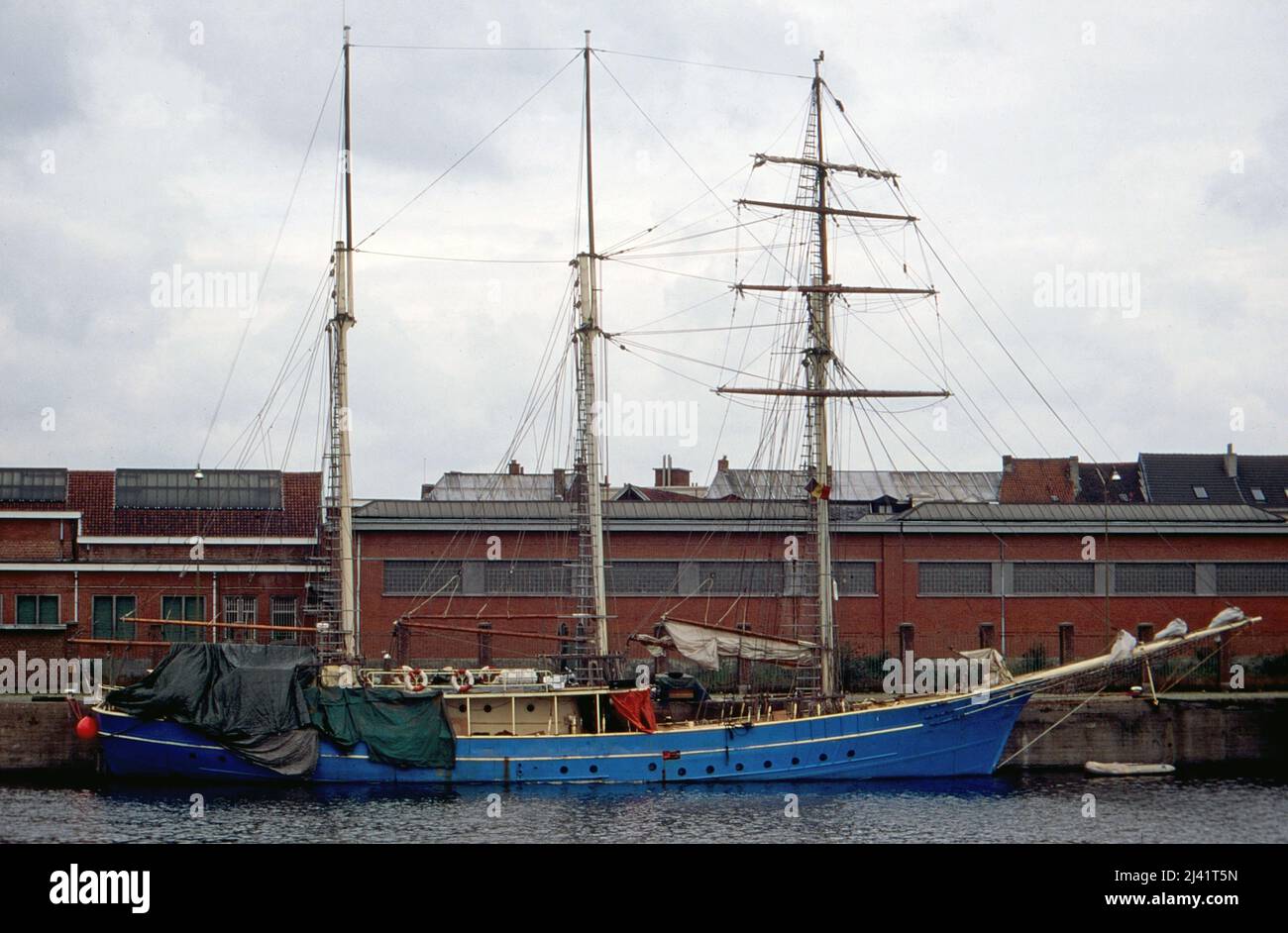 Hausboot der Musikgruppe The Kelly Family liegt vor Anker in Belgien ...