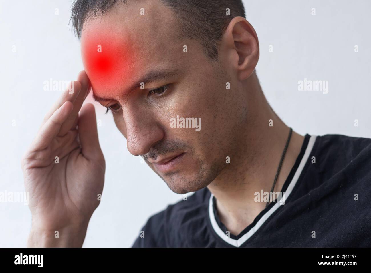 man with headache, head hurts, experiencing pain Stock Photo - Alamy