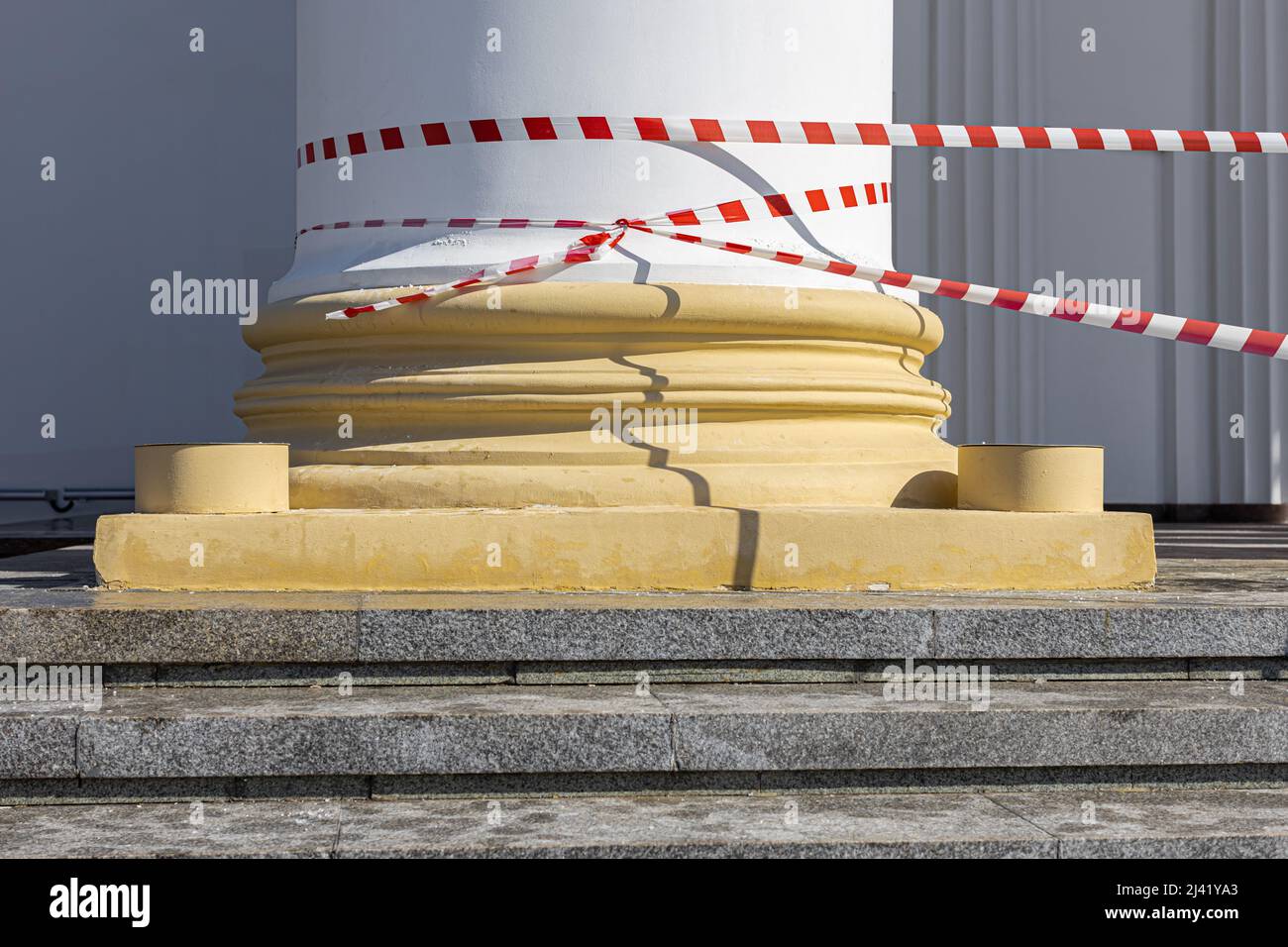 Column attached hi-res stock photography and images - Alamy