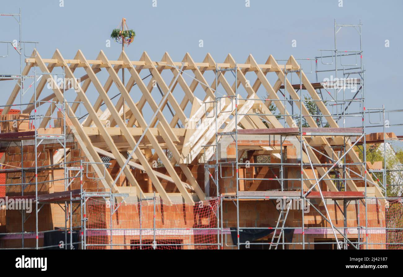 Sehnde, Germany. 11th Apr, 2022. A topping-out ceremony is celebrated ...