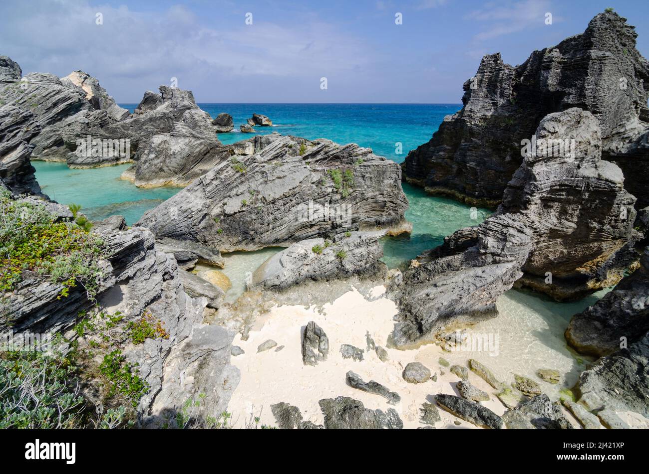 Beach and rock formation at Horseshoe Bay in South of Bermuda Stock ...