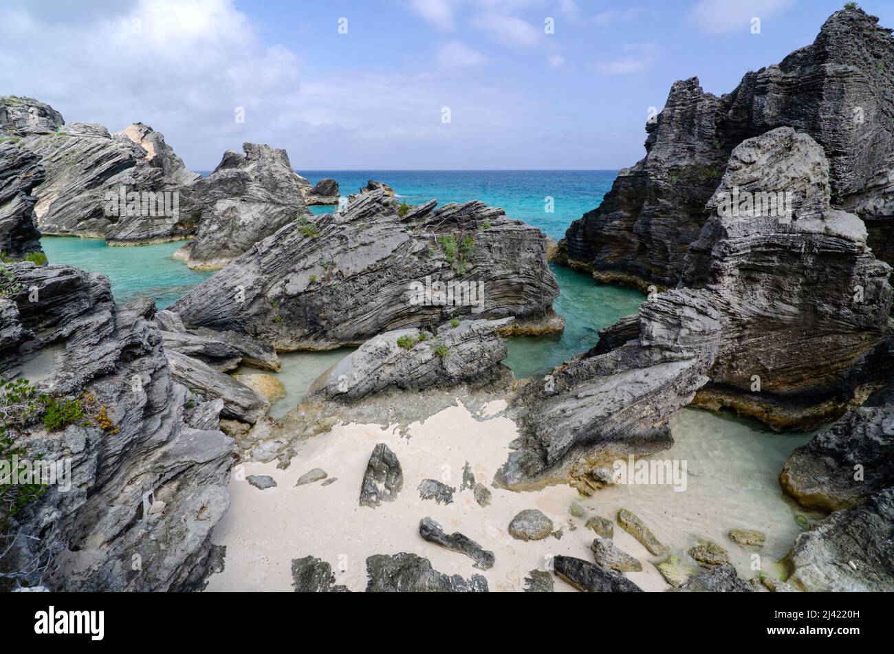 Beach and rock formation at Horseshoe Bay in South of Bermuda Stock ...