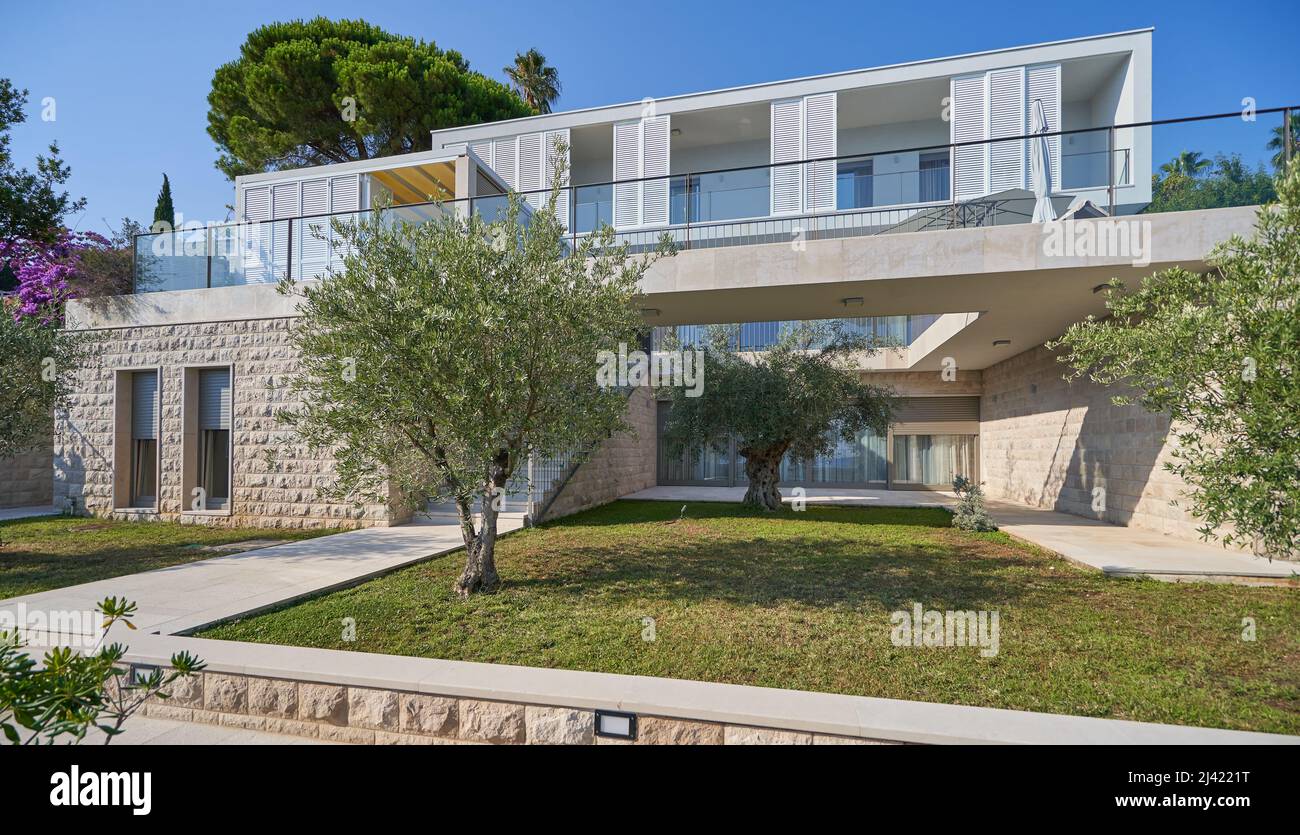 Modern luxury architecture hi-res stock photography and images - Alamy