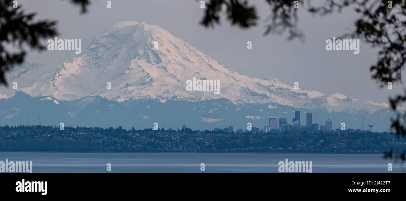 Panoramic landscape of Mt Rainier dominating over a tiny Seattle ...